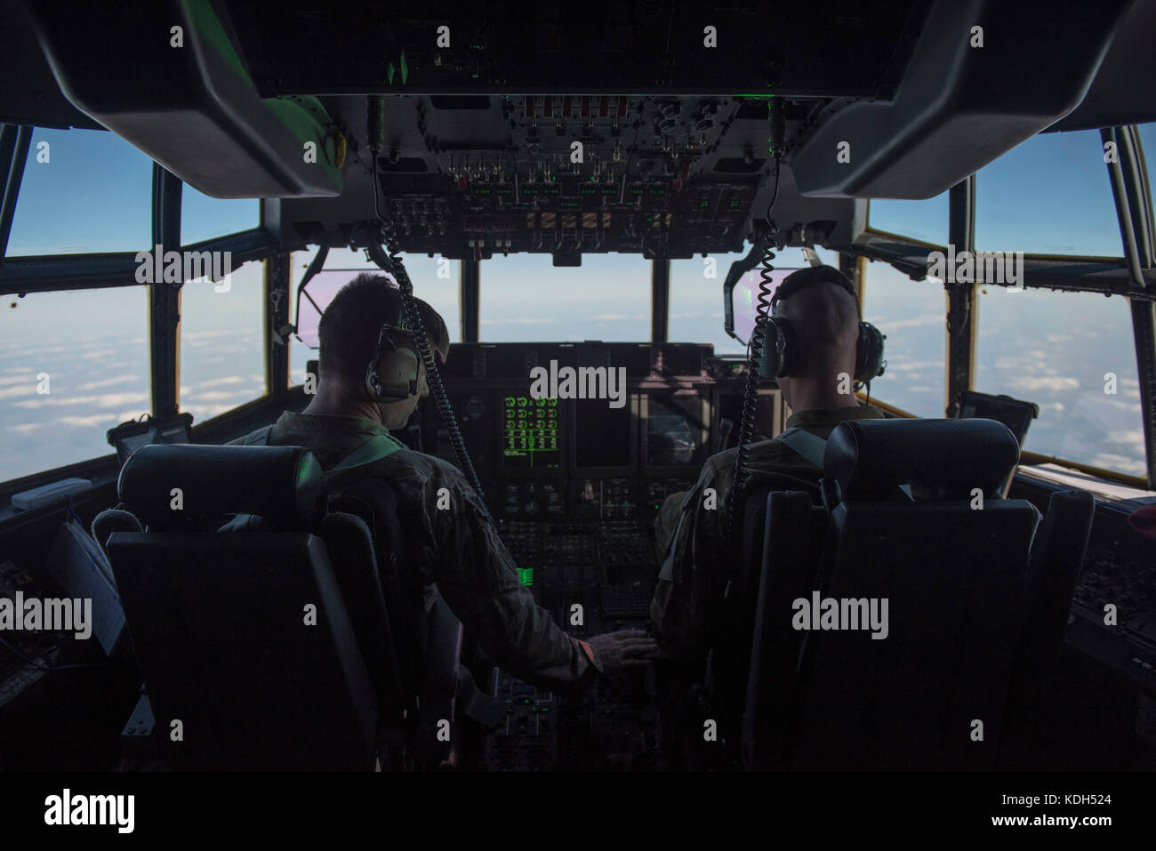 Pilots cockpit hi-res stock photography and images - Alamy