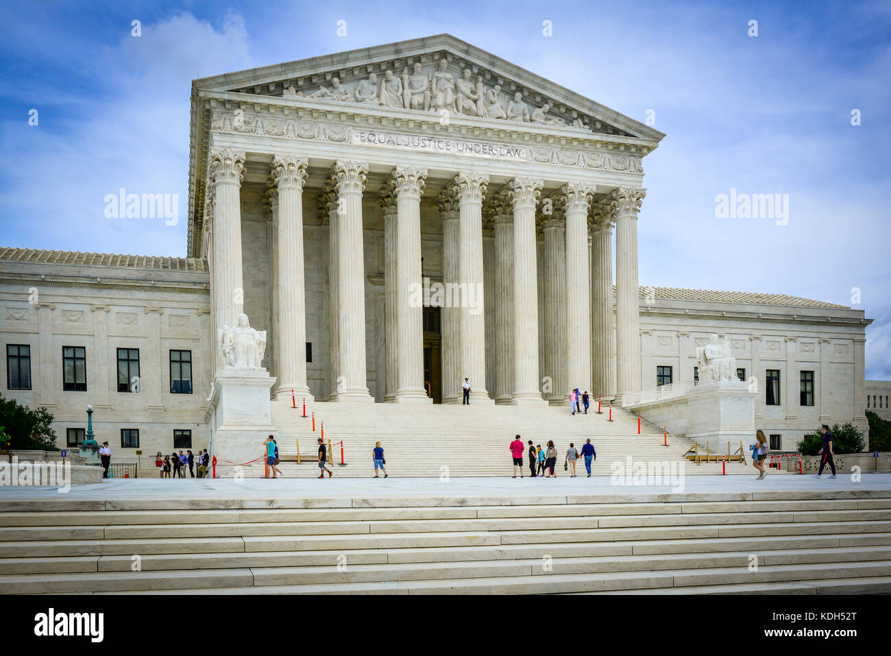 People walking in front of the stairs to the entrance to the US Supreme ...