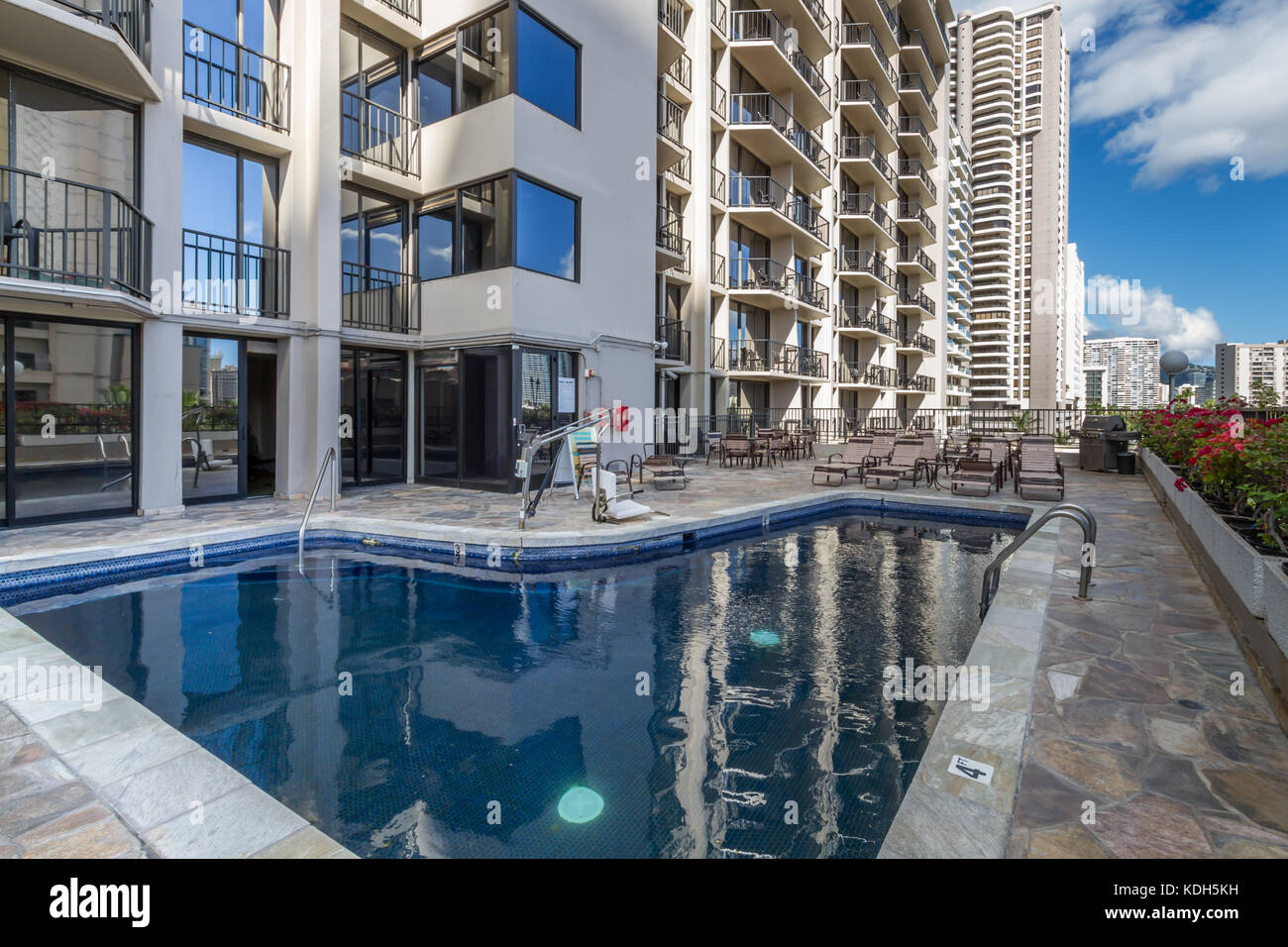 Waikiki hotel pool area Stock Photo - Alamy