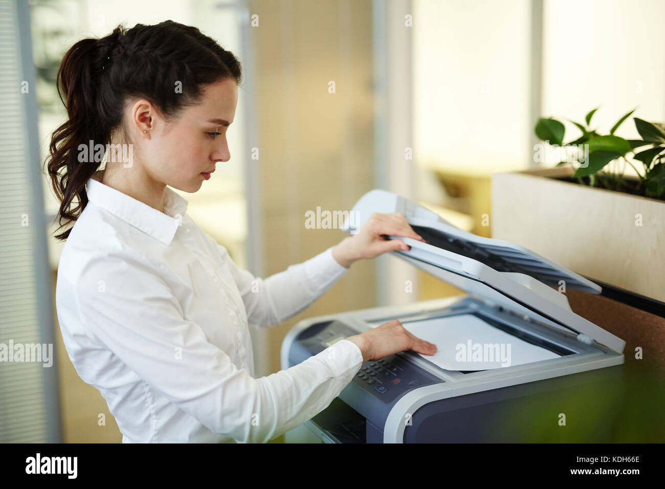 Making photocopies hi-res stock photography and images - Alamy