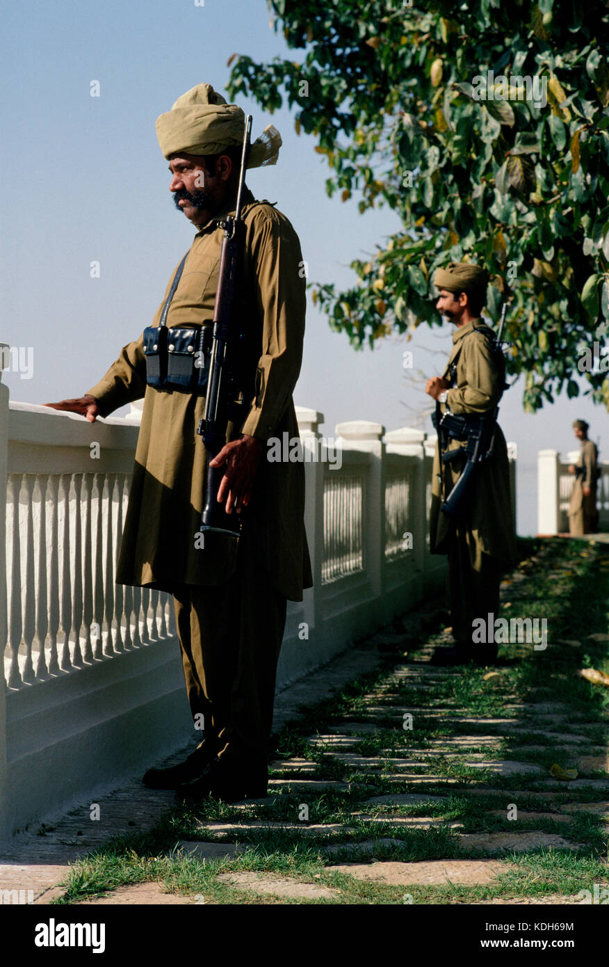Bodyguards Stock Photos & Bodyguards Stock Images - Alamy