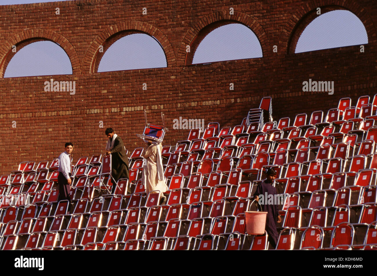 Local workers in pakistan hi-res stock photography and images - Alamy