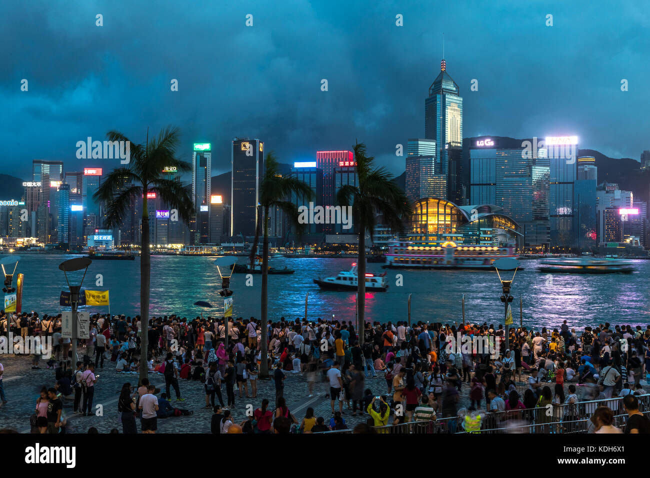 Tsim Sha Tsui, Kowloon, Hong Kong - October 2, 2017 : Crowded people waiting National Day ...
