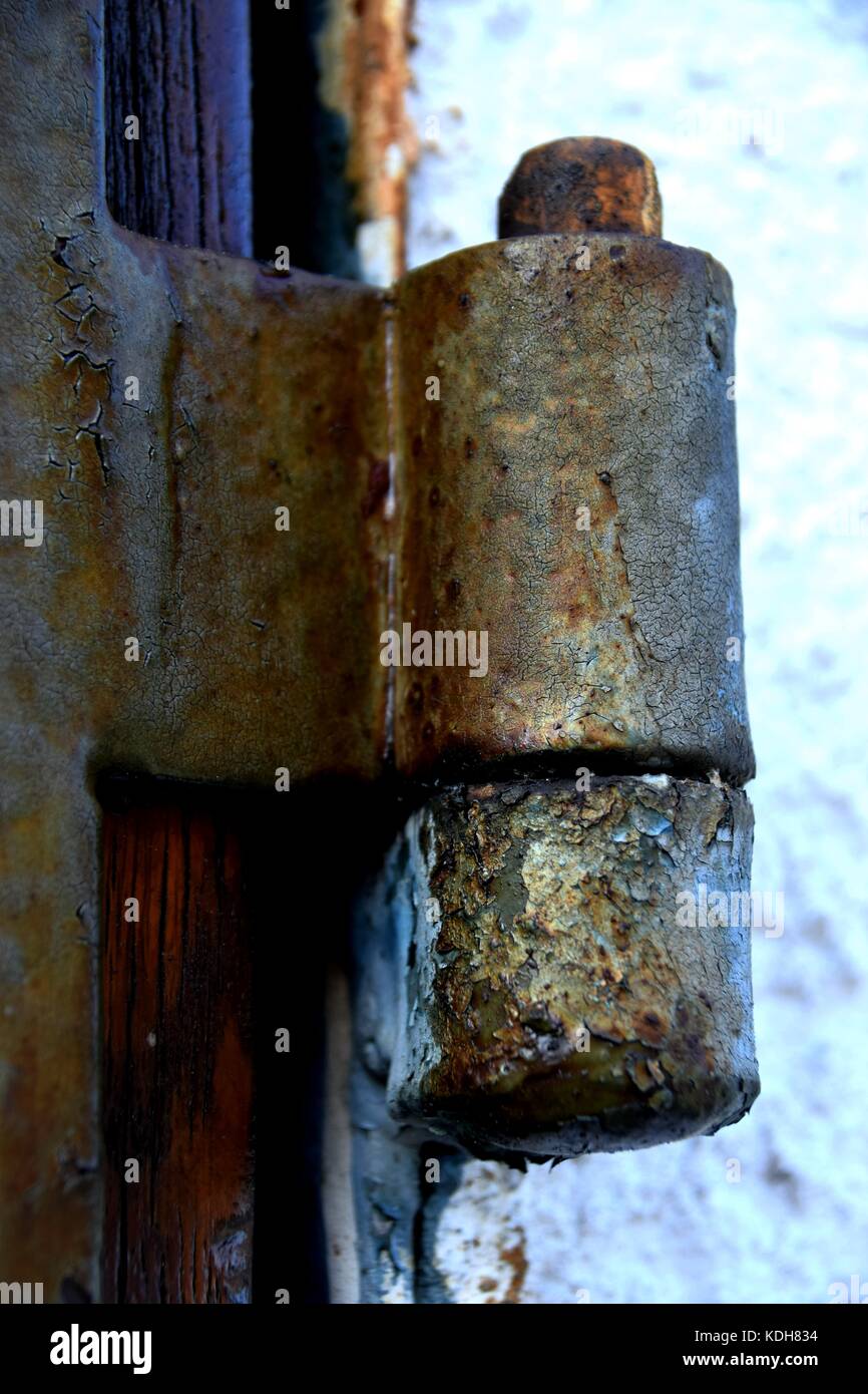 close-up of rusty door hinge with peeled paint Stock Photo - Alamy