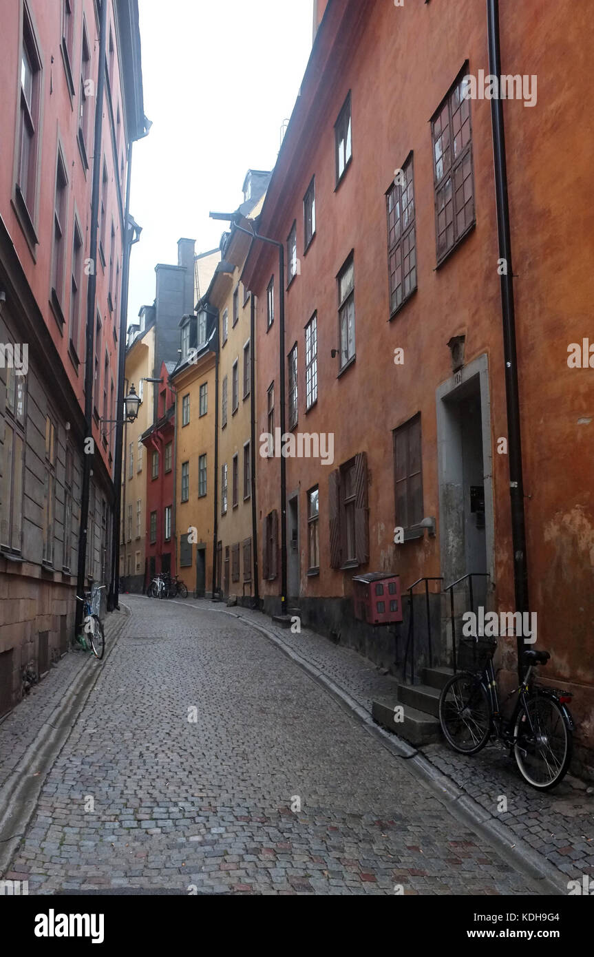 Narrow curve cobblestone road hi-res stock photography and images - Alamy