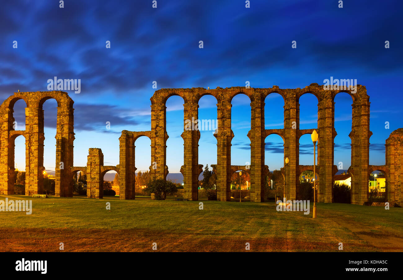 Spain ancient aqueduct merida antique hi-res stock photography and ...