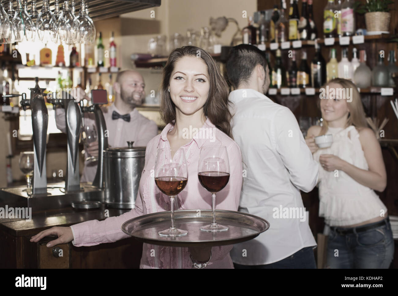 Guests order drinks bar hi-res stock photography and images - Alamy