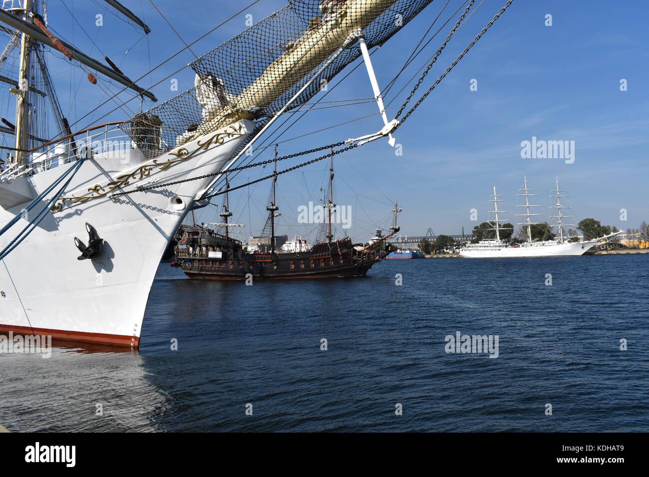Front view sailboat sailing in hi-res stock photography and images - Alamy