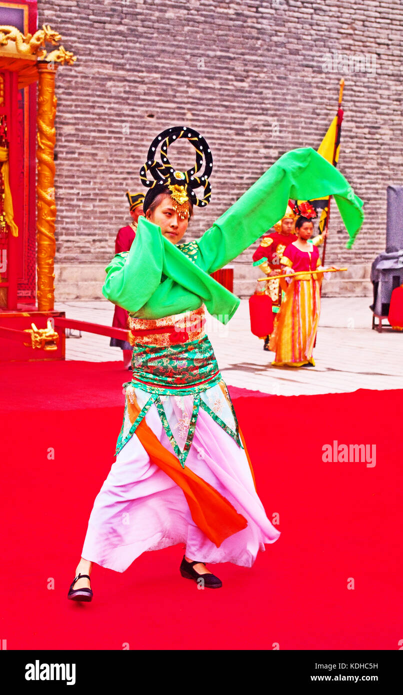 Chinese welcome gate hi-res stock photography and images - Alamy