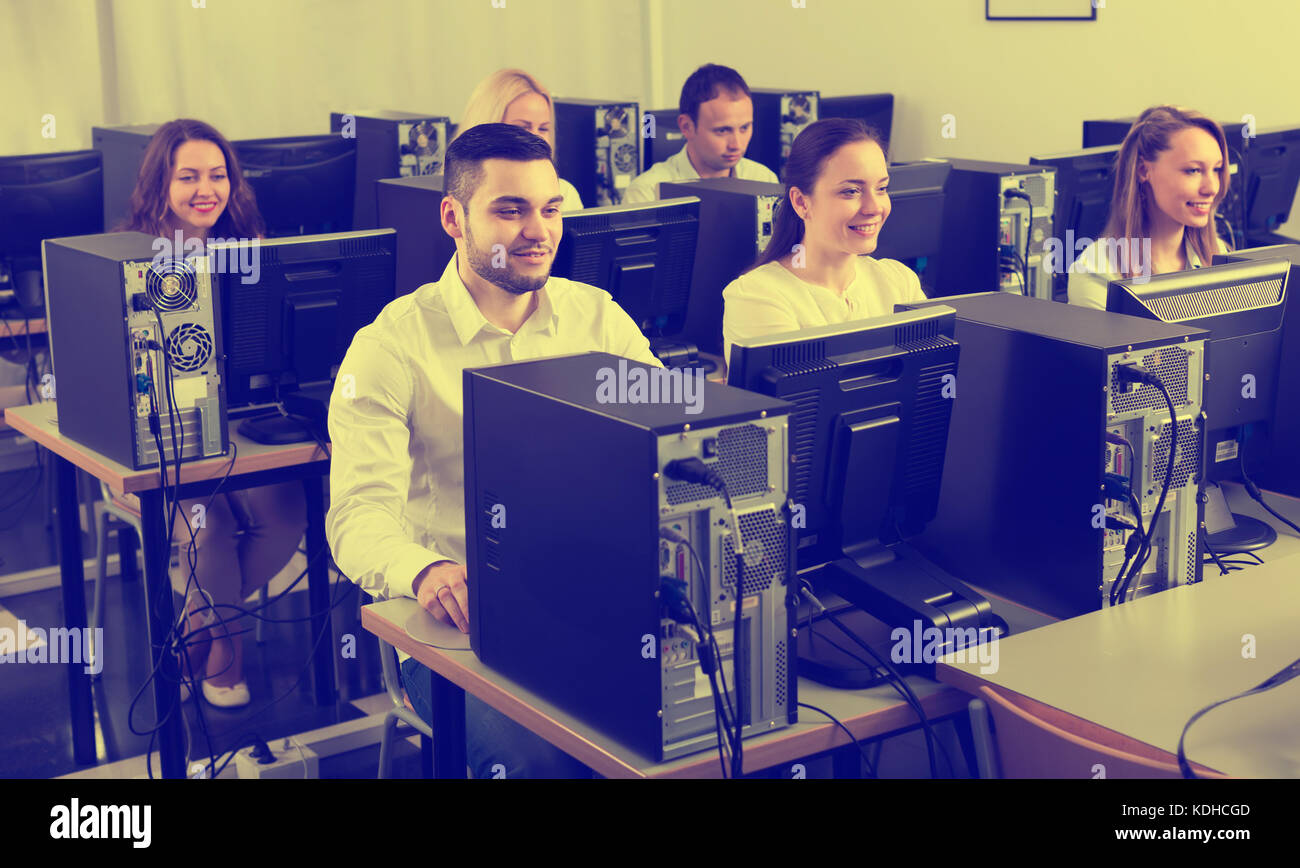 Employees working desks hi-res stock photography and images - Alamy