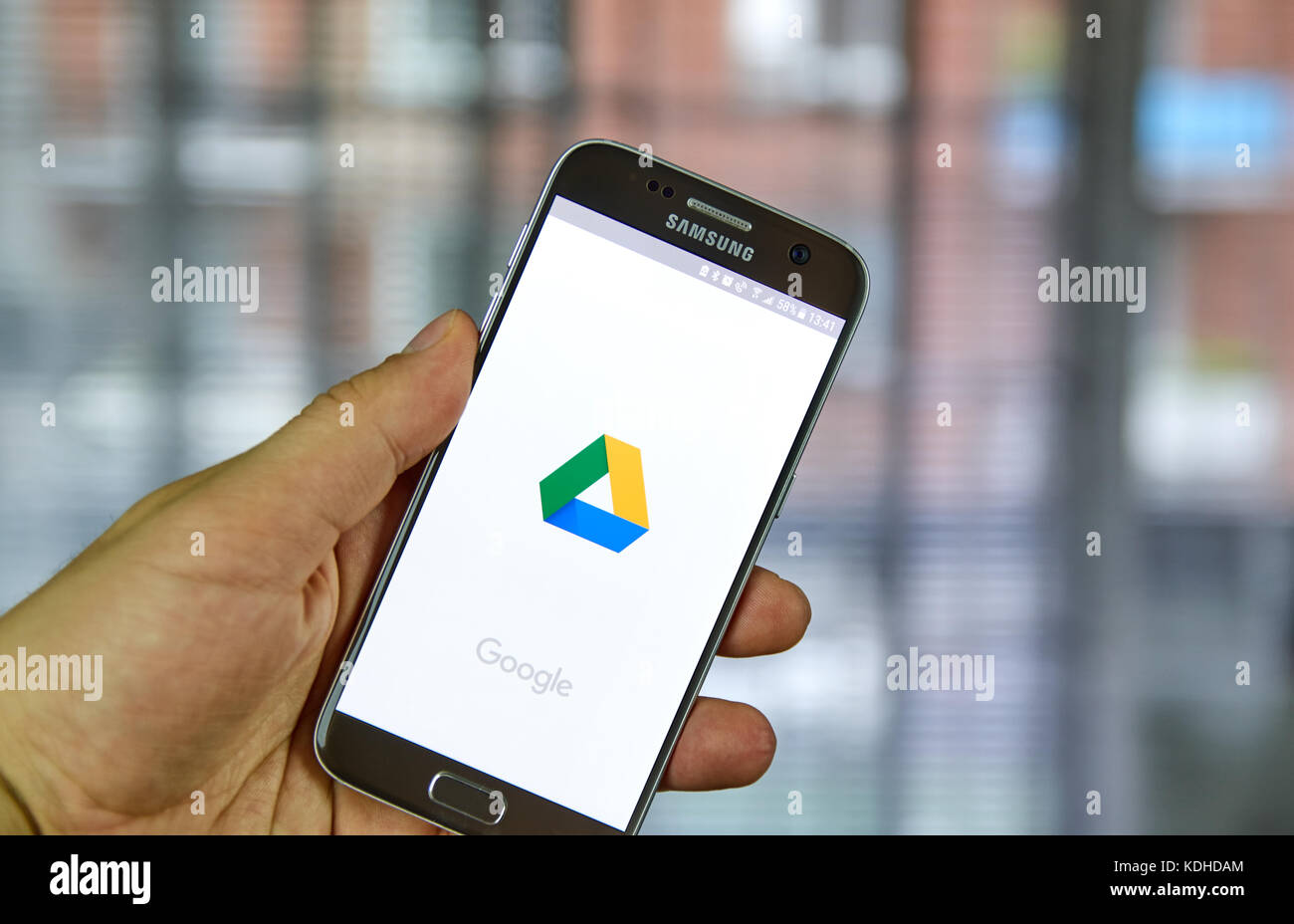 Synchronization service hi-res stock photography and images - Alamy