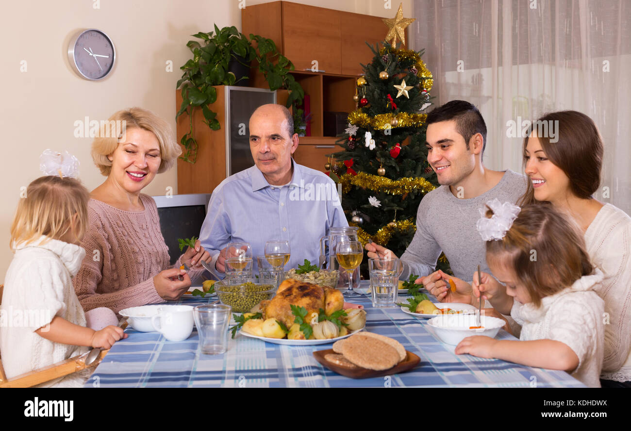 Family christmas celebration hi-res stock photography and images - Alamy