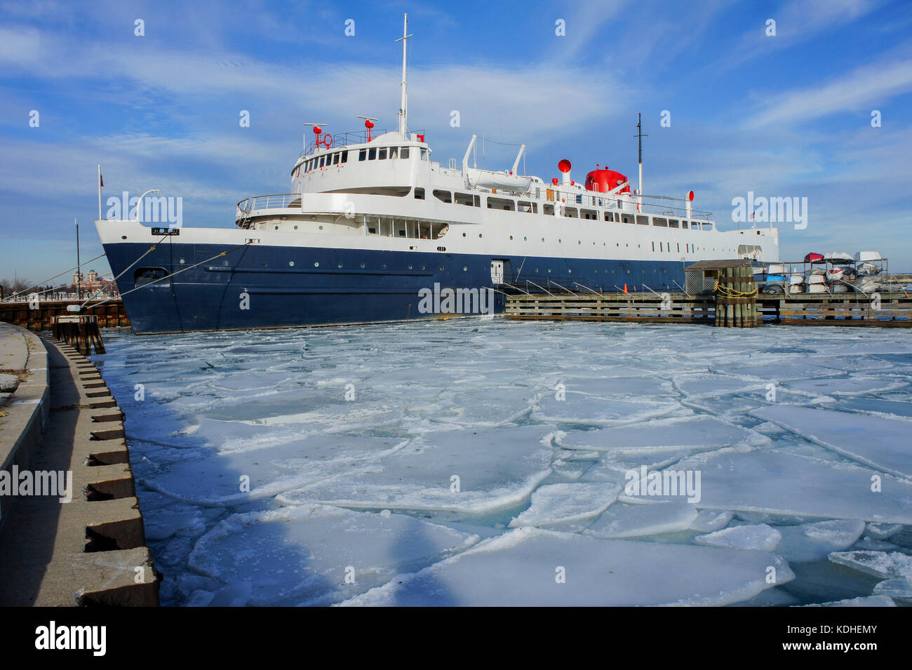 The beautiful DuSable Harbor at Millennium Park, Chicago, Illinois ...