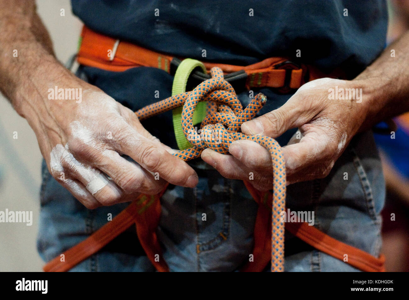 Hands holding rope hi-res stock photography and images - Alamy