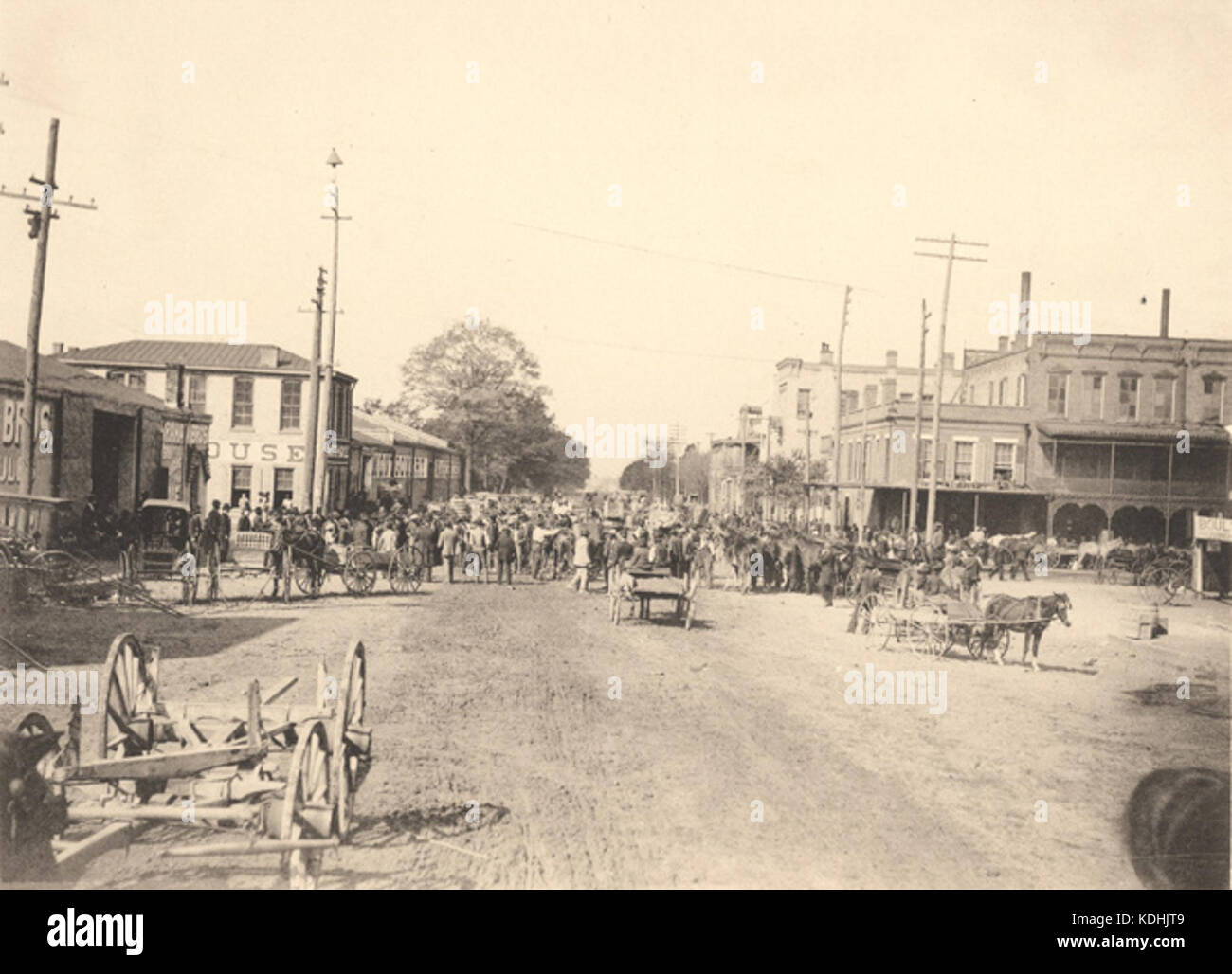 Lee montgomery hi-res stock photography and images - Alamy