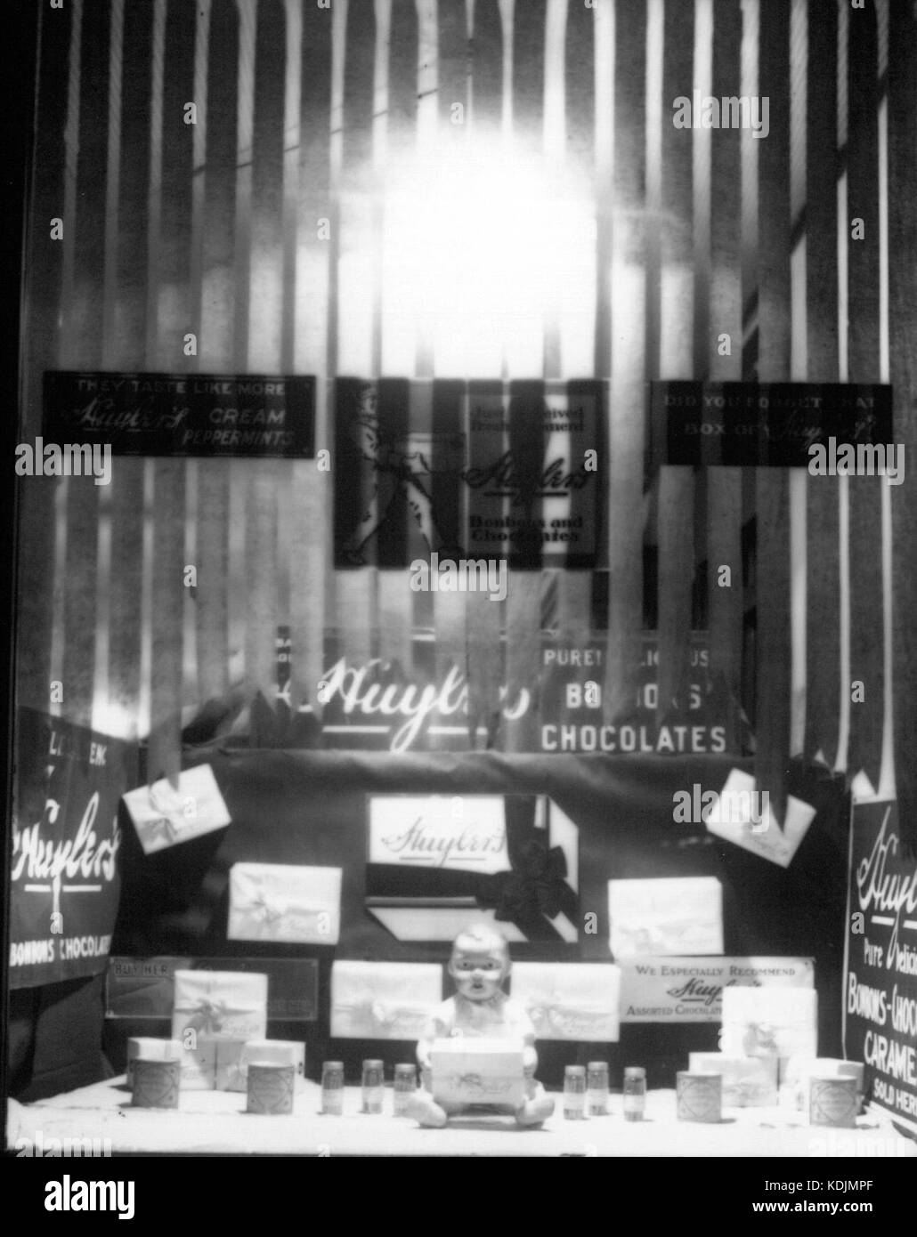 Retail oxford Black and White Stock Photos & Images - Alamy