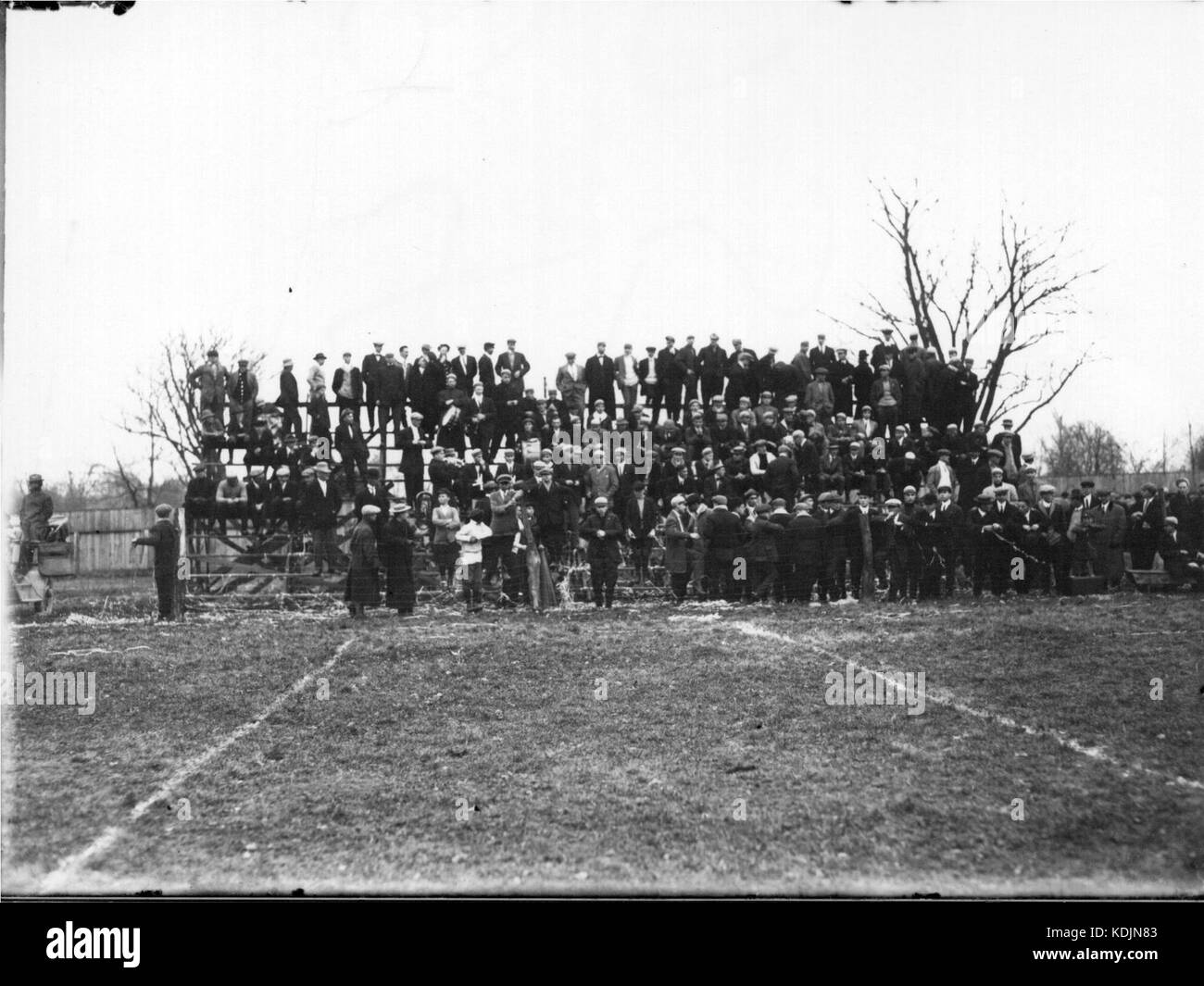 Atmosphere crowd football Black and White Stock Photos & Images - Alamy