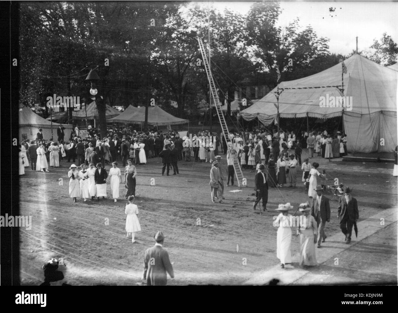 Meandering crowd and man with ladder in a staged area at Oxford Street ...