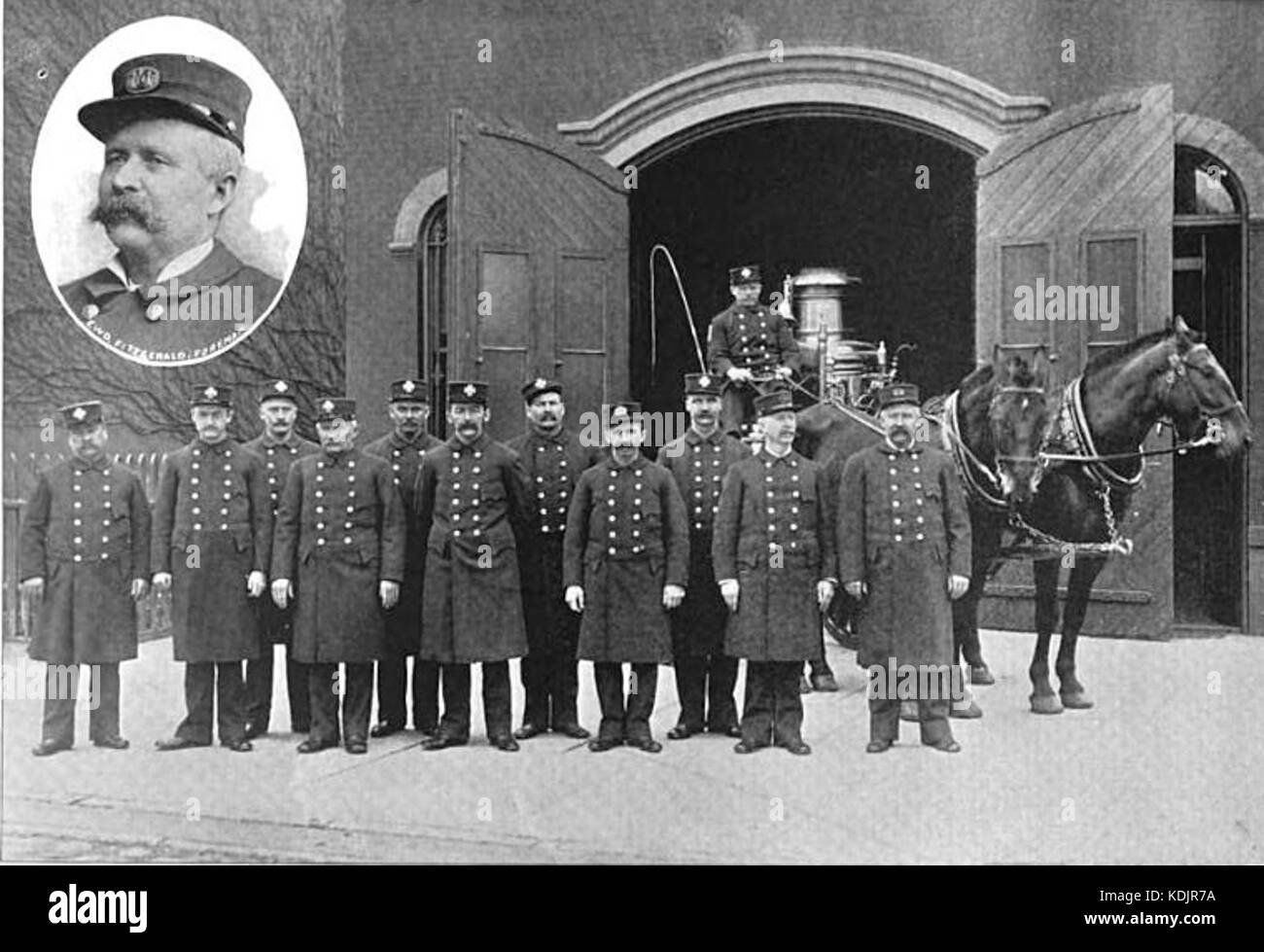 Horse drawn fire engine in Brooklyn v Stock Photo - Alamy