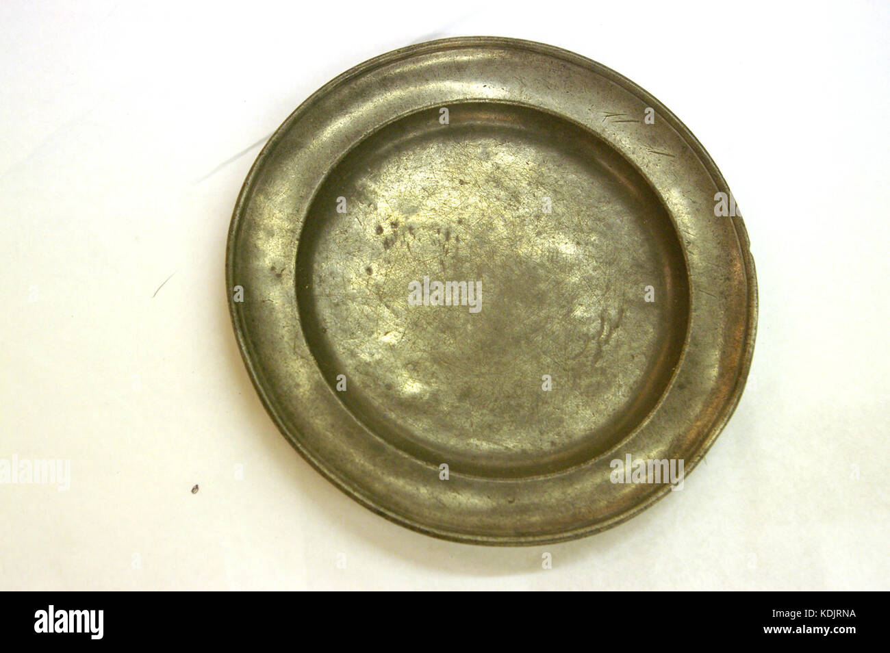 Antique pewter plate hi-res stock photography and images - Alamy