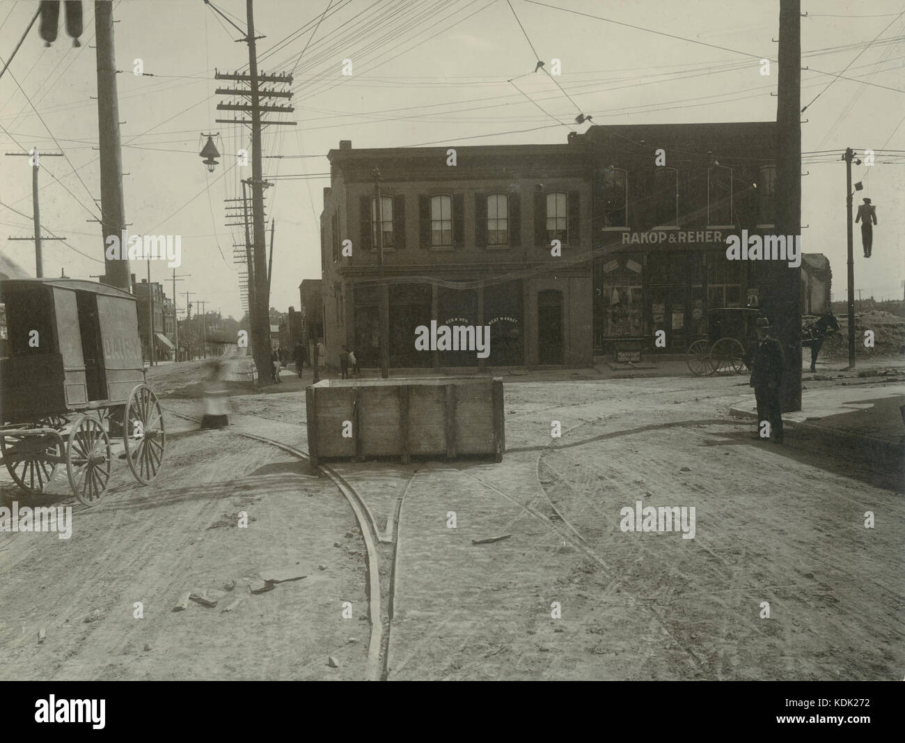 Looking south in Eighteenth Street at Geyer Avenue, with effigies ...