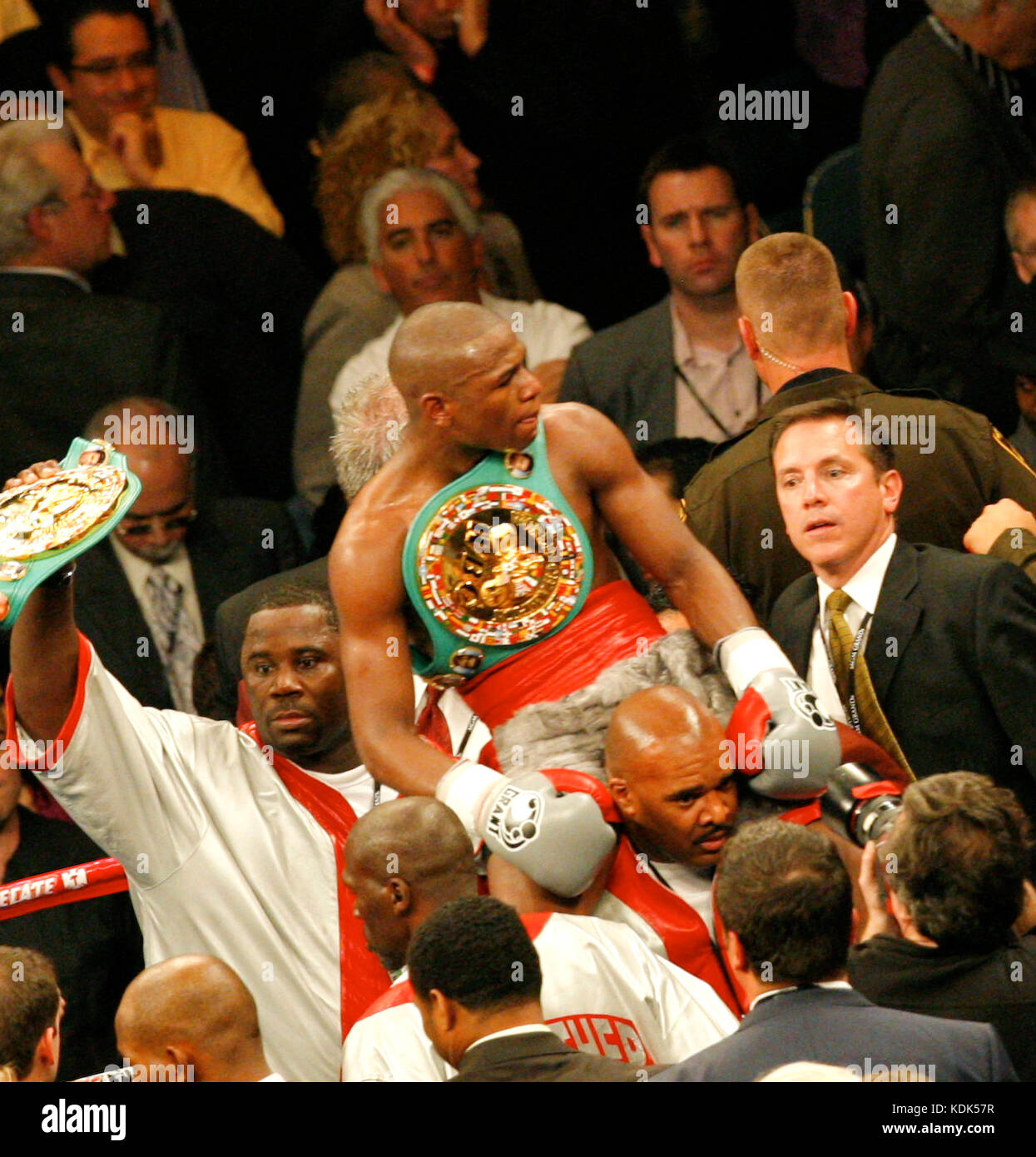 Mgm grand garden arena boxing hi-res stock photography and images - Alamy