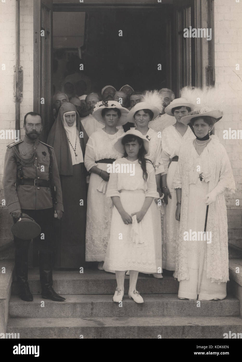 Nicholas II, empress Alexandra Feodorovna, their daughters and grand ...