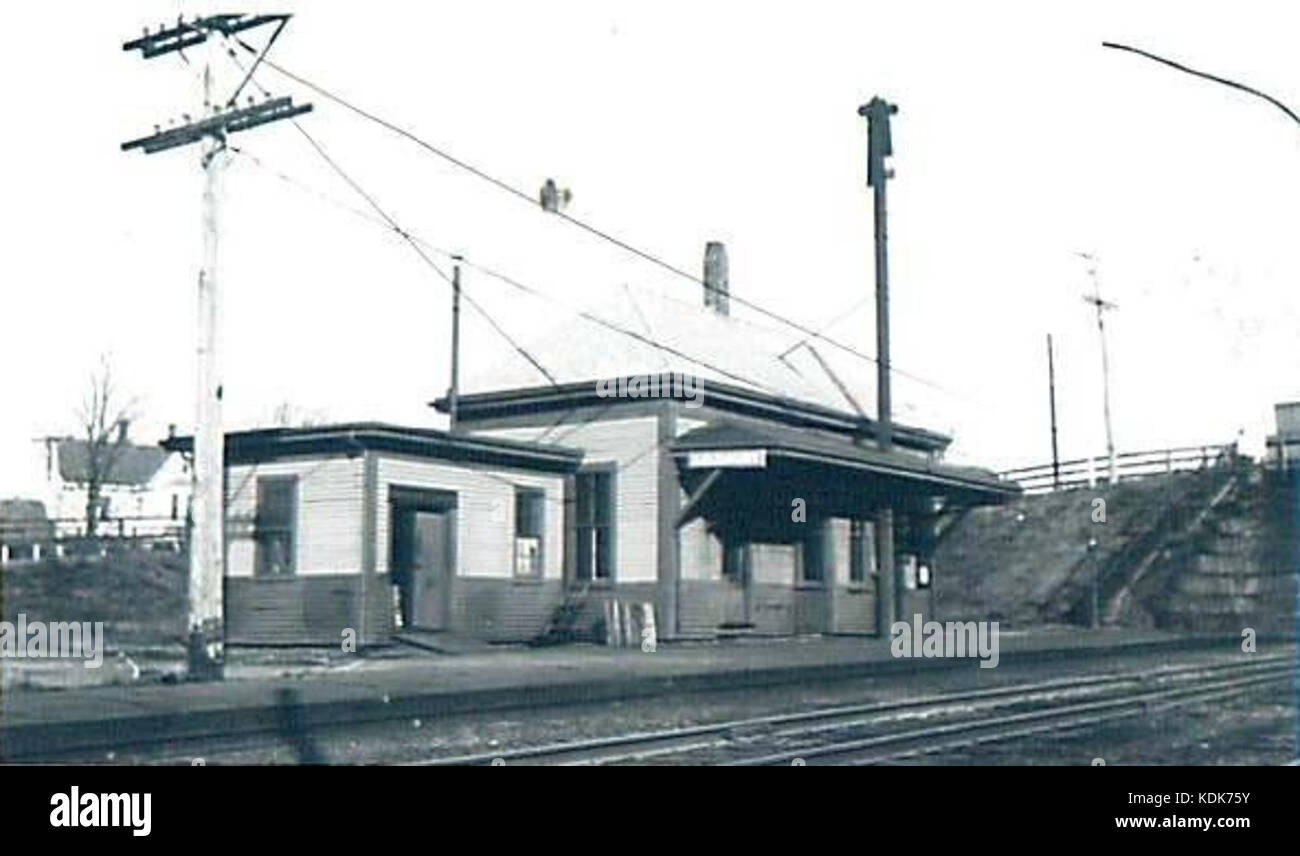 Salisbury station hi-res stock photography and images - Alamy