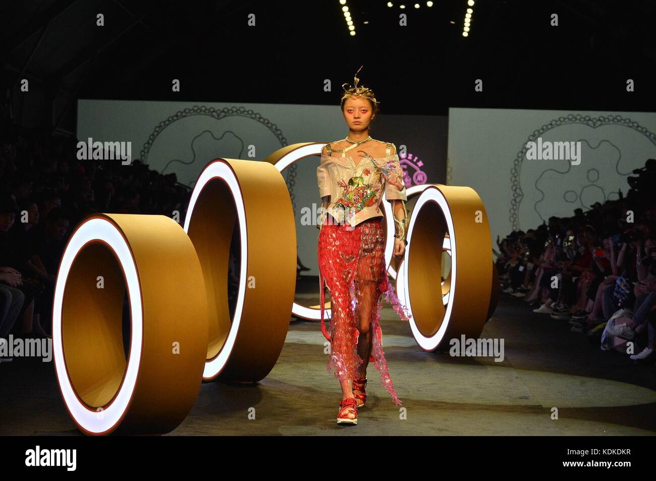 Shanghai, China. 13th Oct, 2017. A model presents a creation of "MUKZIN ...