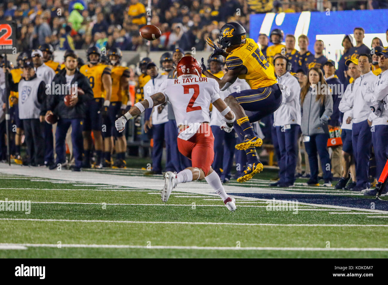 Berkeley, California, USA. 13th Oct, 2017. Cal WR Jordan Veasy leaps ...