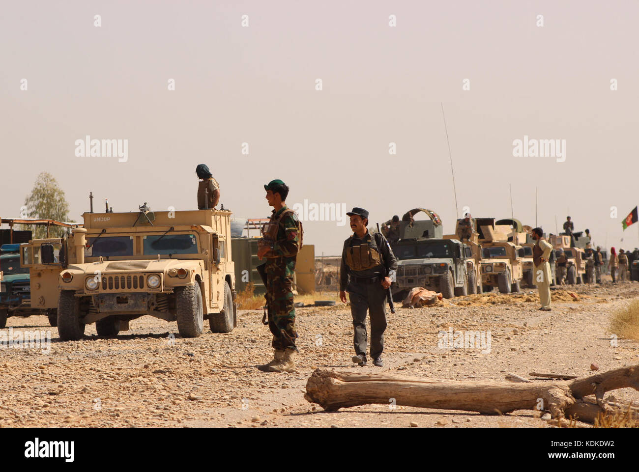 (171014) -- HELMAND (AFGHANISTAN), Oct. 14, 2017 (Xinhua) -- Afghan ...