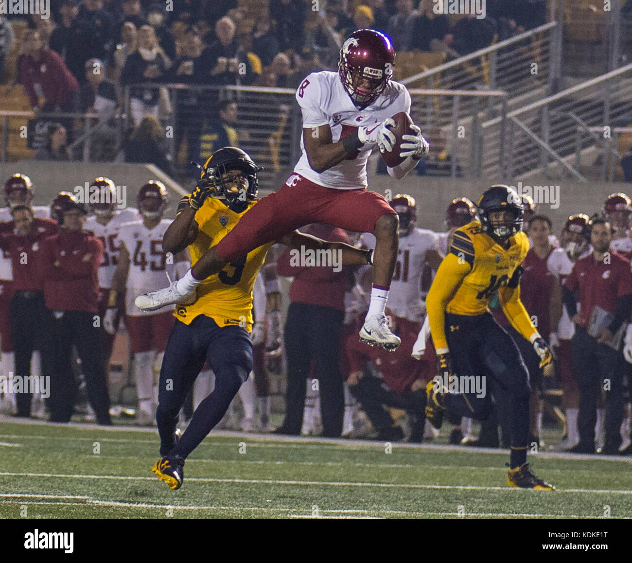 California Memorial Stadium. 13th Oct, 2017. U.S.A.Washington wide receiver Tavares Martin Jr ...