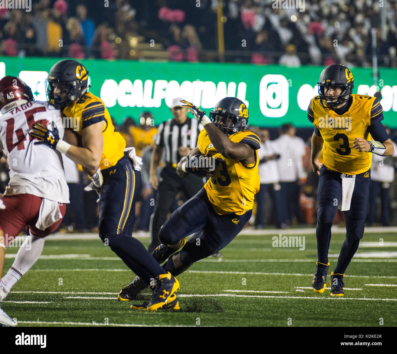 California Memorial Stadium. 13th Oct, 2017. U.S.A. California running ...