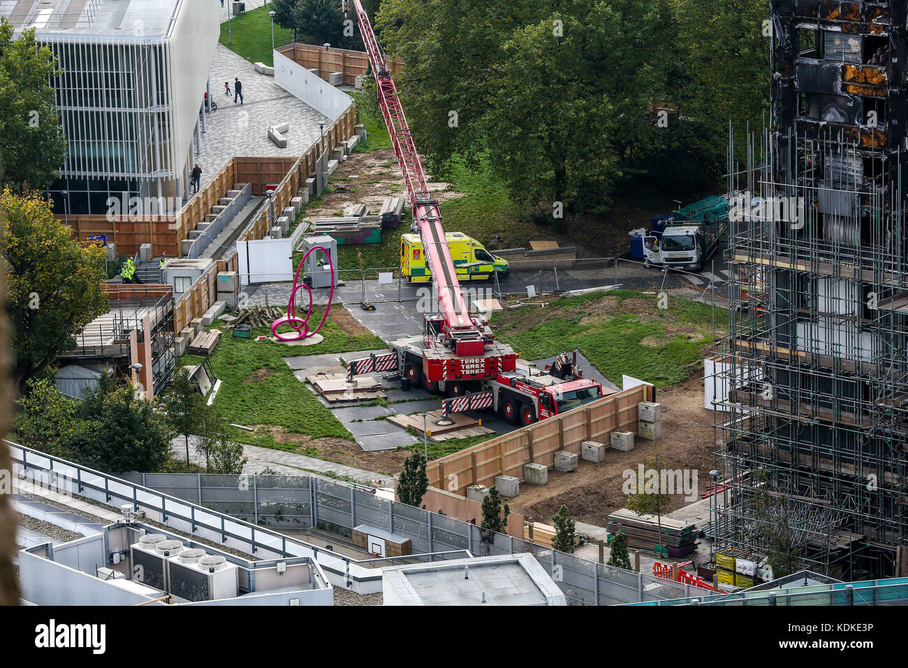 Grenfell tower scaffolding hi-res stock photography and images - Alamy