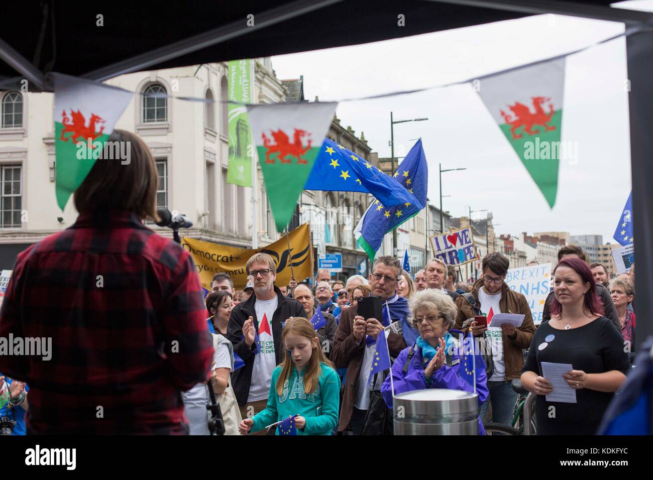 Cardiff, Wales, UK, October 14th 2017. The crowd watch as Labour MP for ...