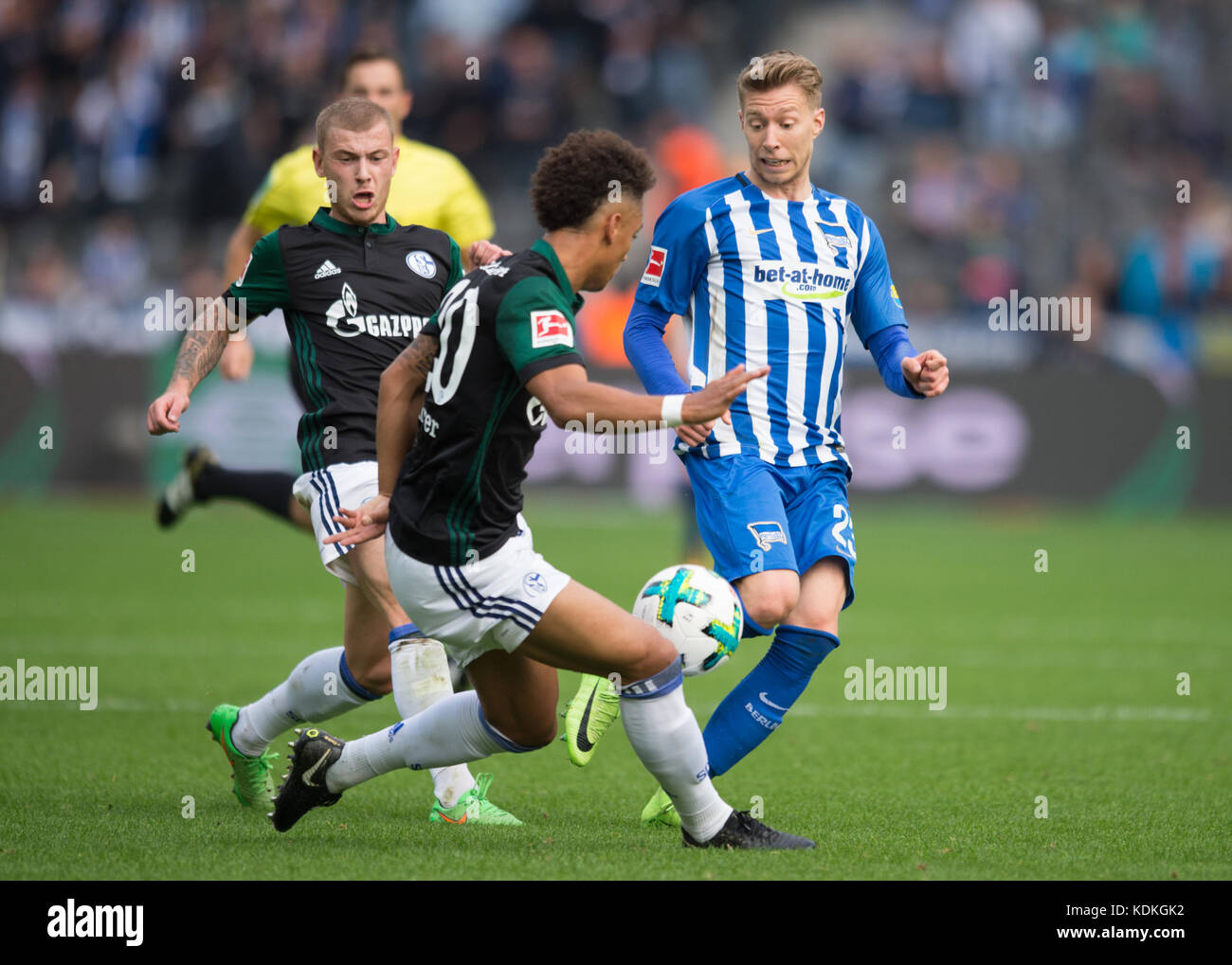 Berlin, Germany. 14th Oct, 2017. Schalke's Thilo Kehrer and Max Meyer ...