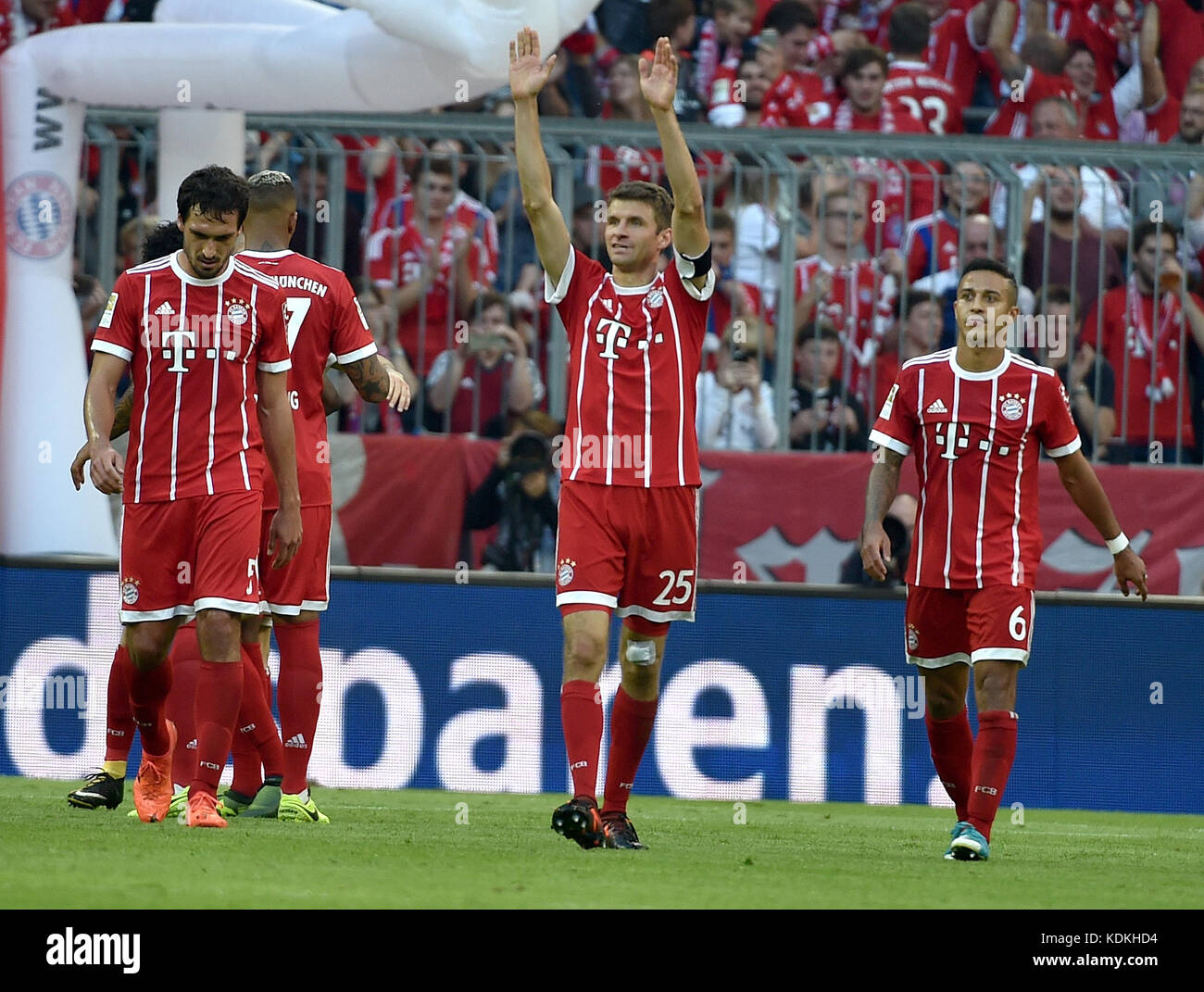 Munich, Germany. 14th Oct, 2017. Bayern's Thomas Mueller celebrates the ...