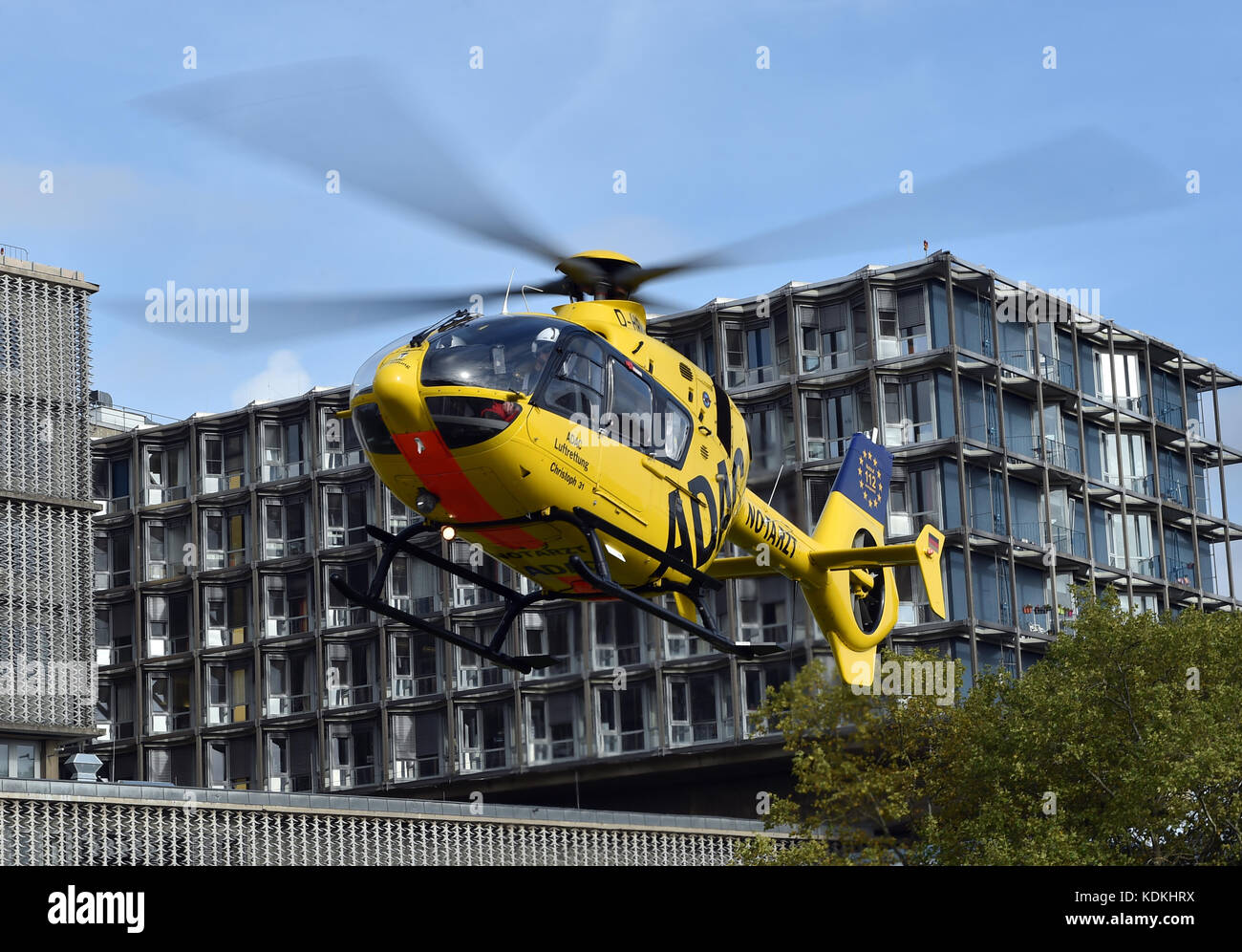 Berlin, Germany. 13th Oct, 2017. The helicopter "Christoph 31" landing ...