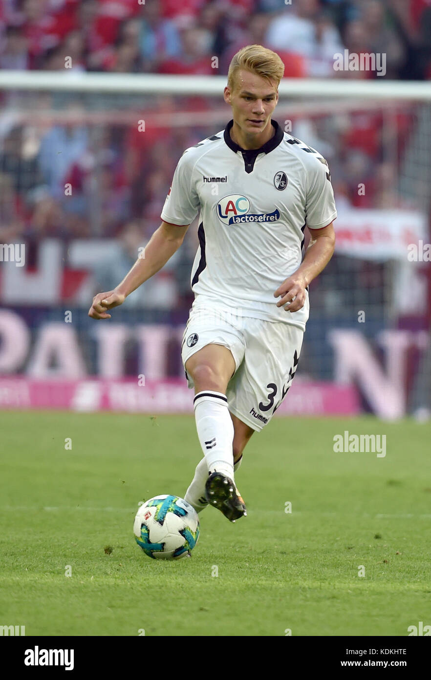 Munich, Germany. 14th Oct, 2017. Freiburg's Philipp Lienhart in action ...