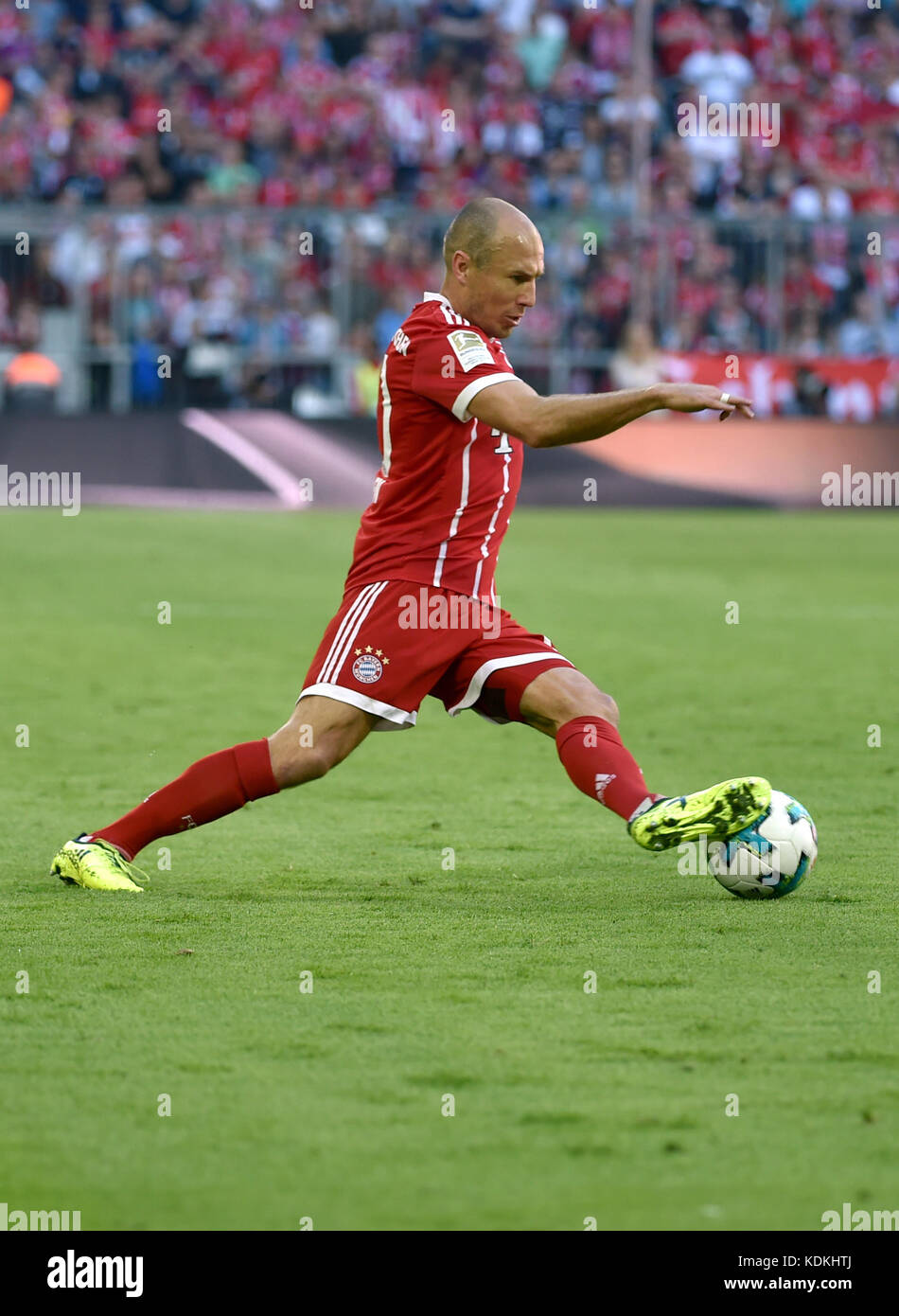 Munich, Germany. 14th Oct, 2017. Bayern's Arjen Robben in action during ...