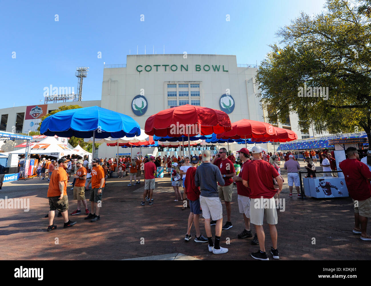 Cotton bowl stadium hi-res stock photography and images - Alamy
