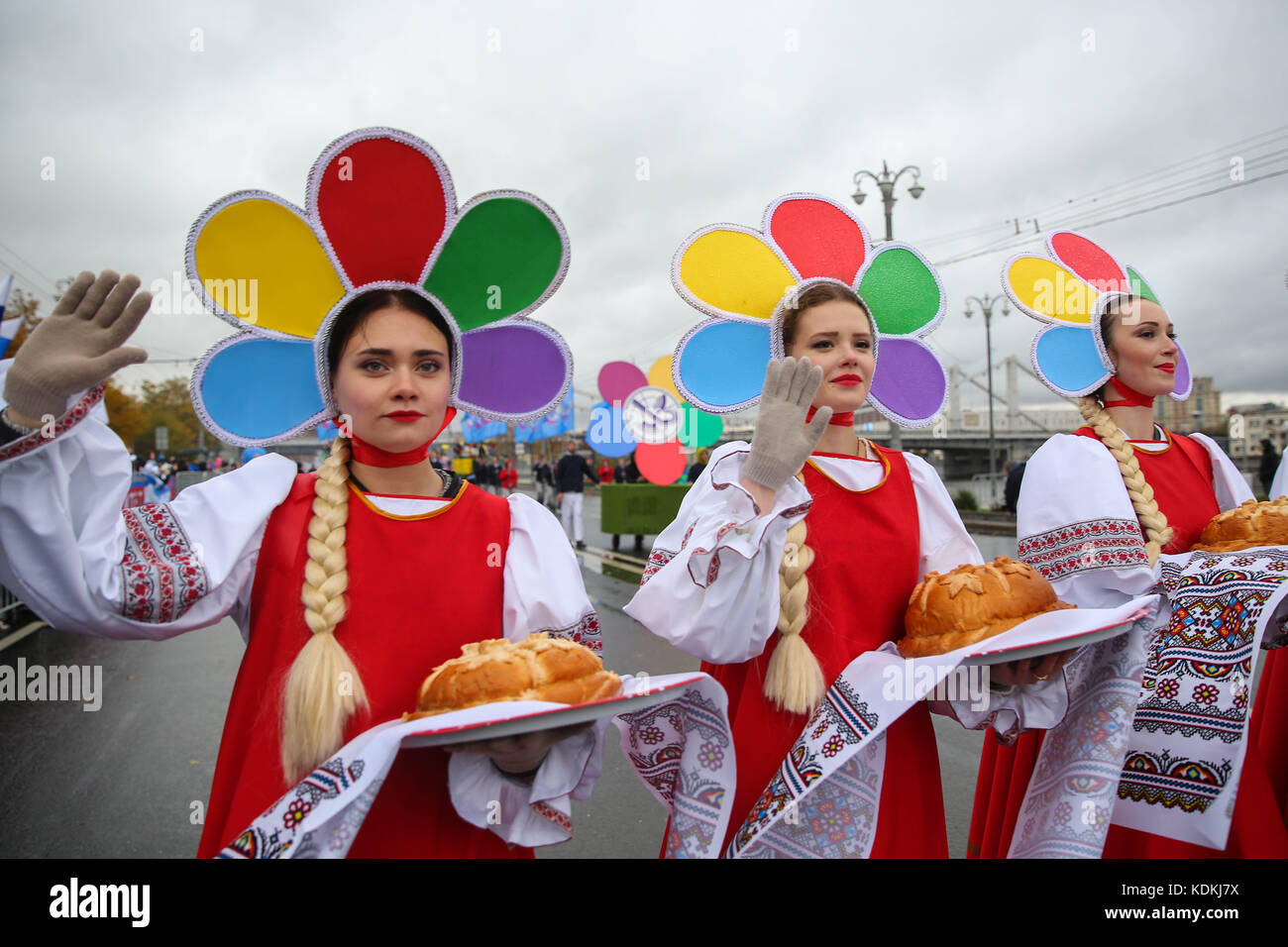 Moscow, Russia. 14th Oct, 2017. Young Russians attend a parade for the ...
