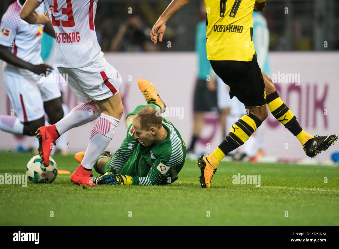 Dortmund, Germany. 14th Oct, 2017. Leipzig goalkeeper Peter Gulacsi ...