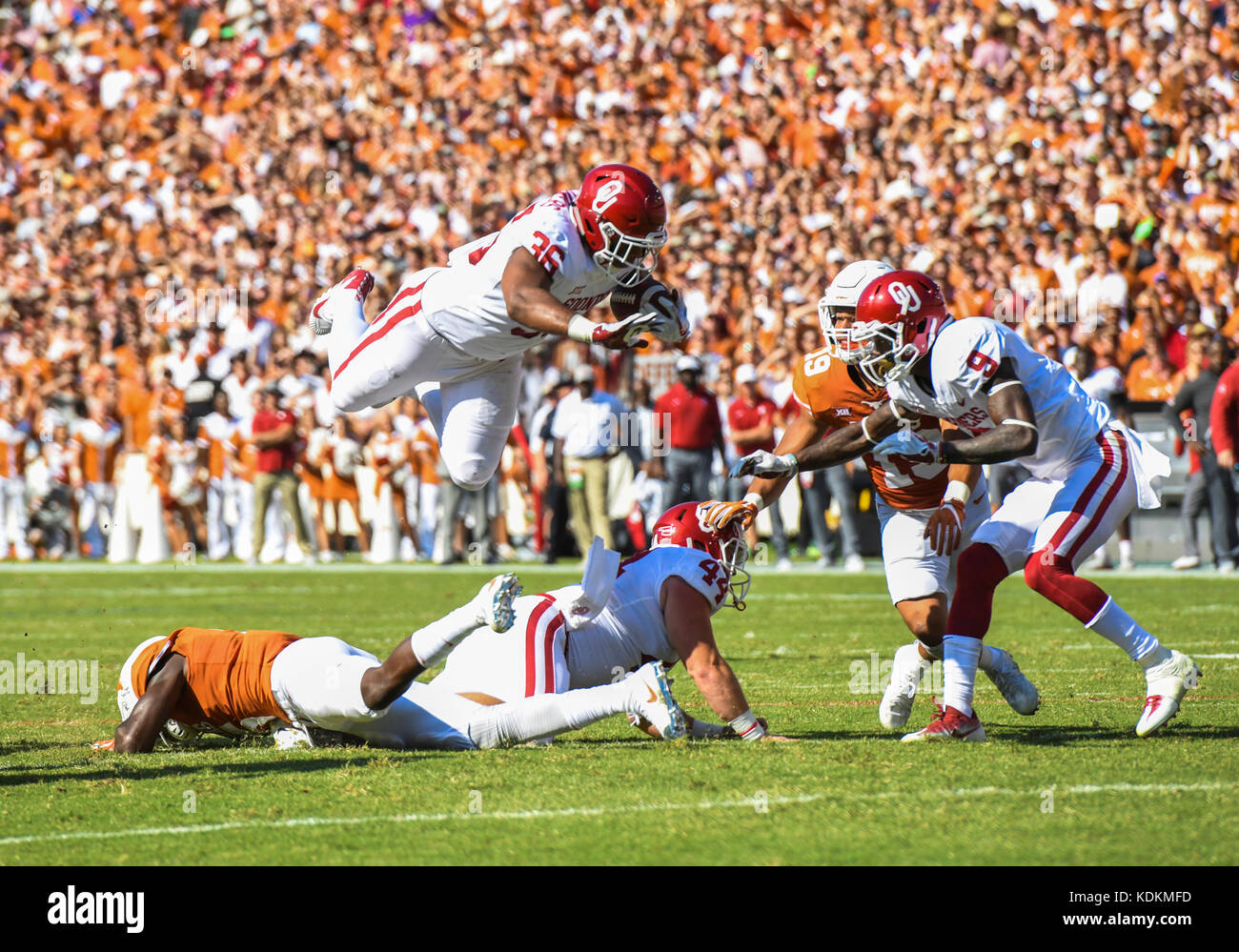 October 14, 2017: Oklahoma Sooners fullback Dimitri Flowers #36 flies ...