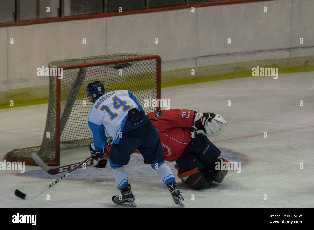 Hockey players sad hi-res stock photography and images - Alamy