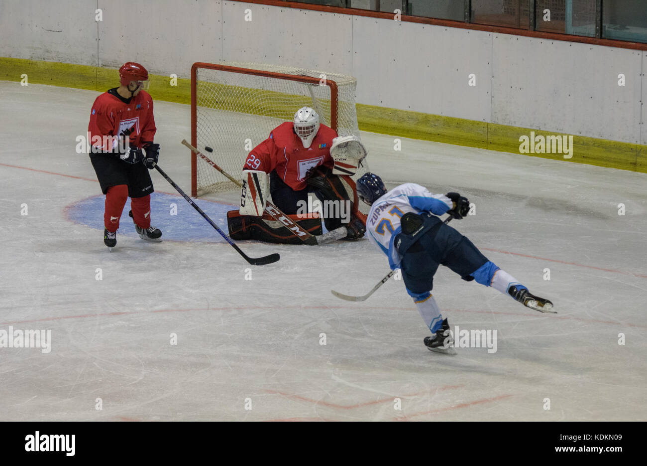 Hockey players sad hi-res stock photography and images - Alamy
