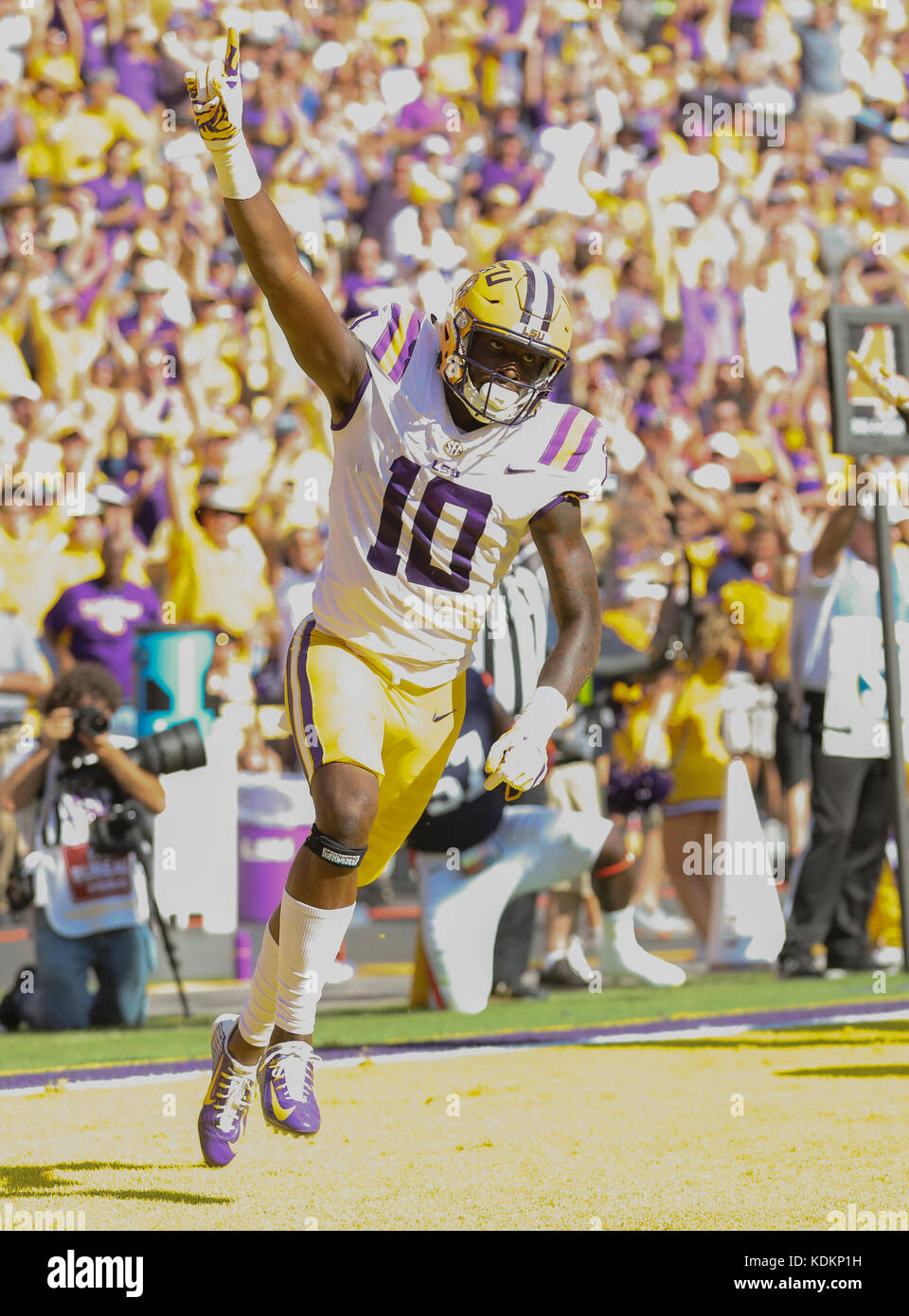 Baton Rouge, LA, USA. 14th Oct, 2017. LSU's Stephen Sullivan #10 raises ...