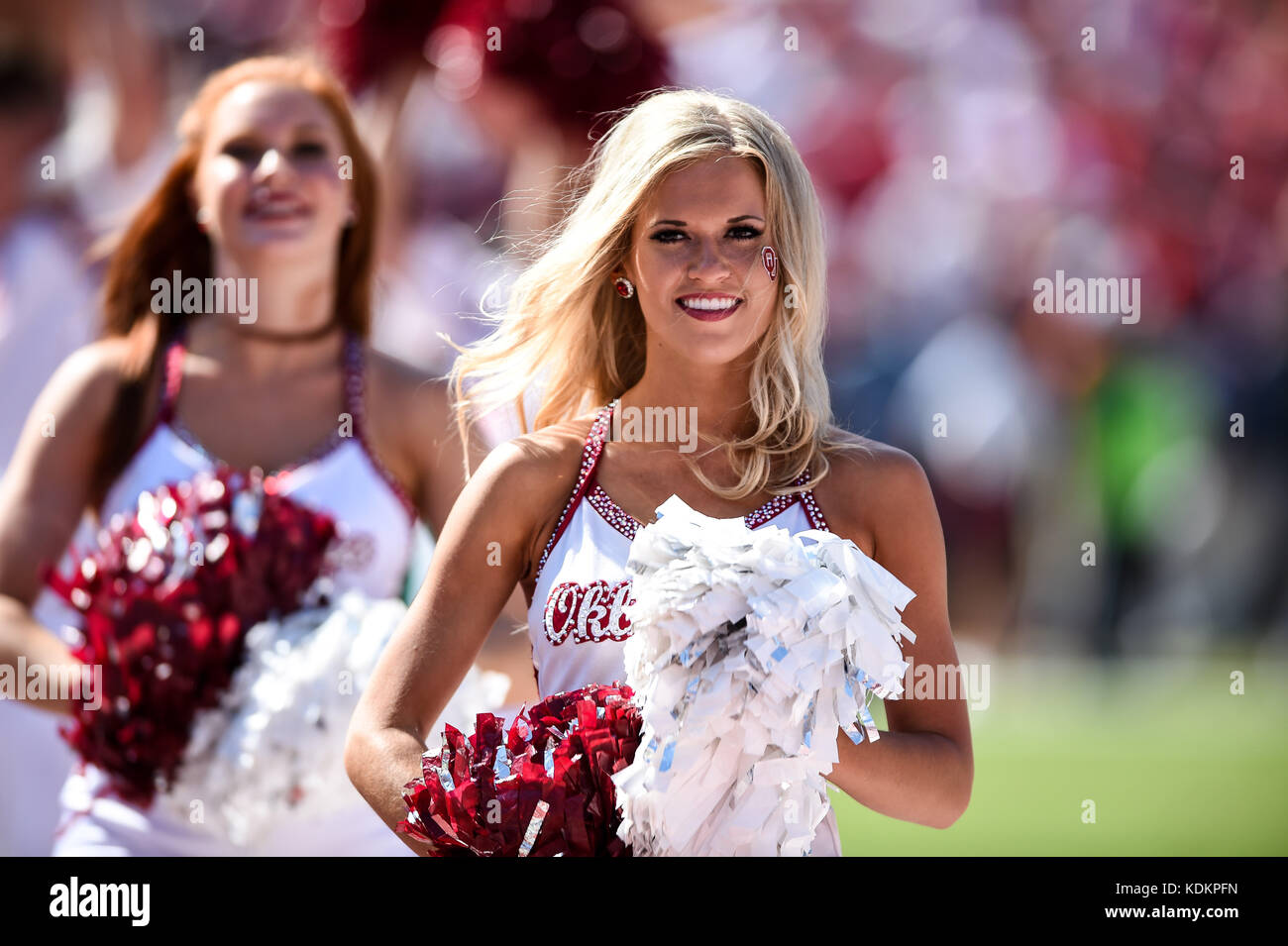 October 14, 2017: Oklahoma Cheerleader during the Red River Showdown ...