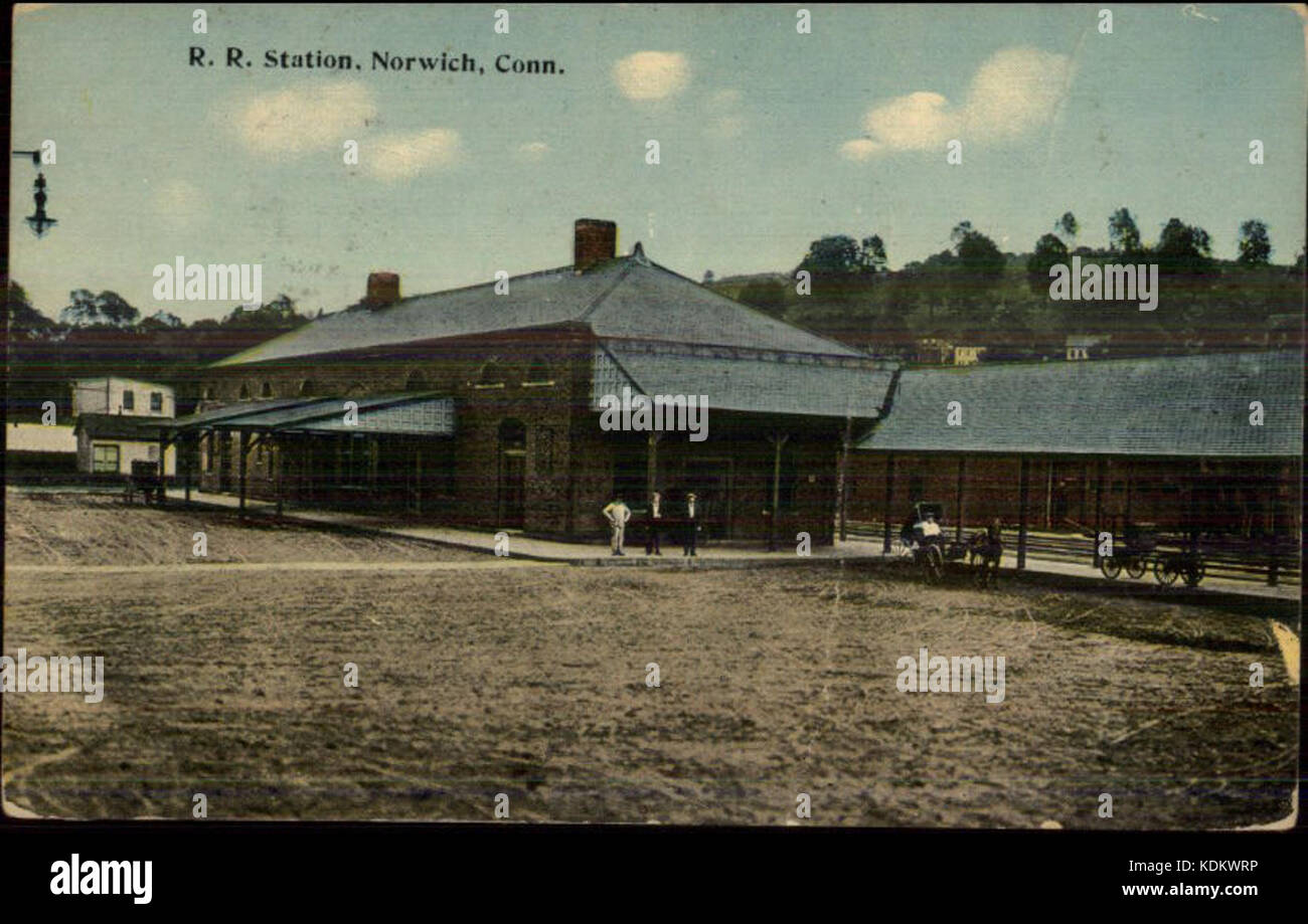 A 1915 postcard depicting Norwich Station, capturing a historical view ...