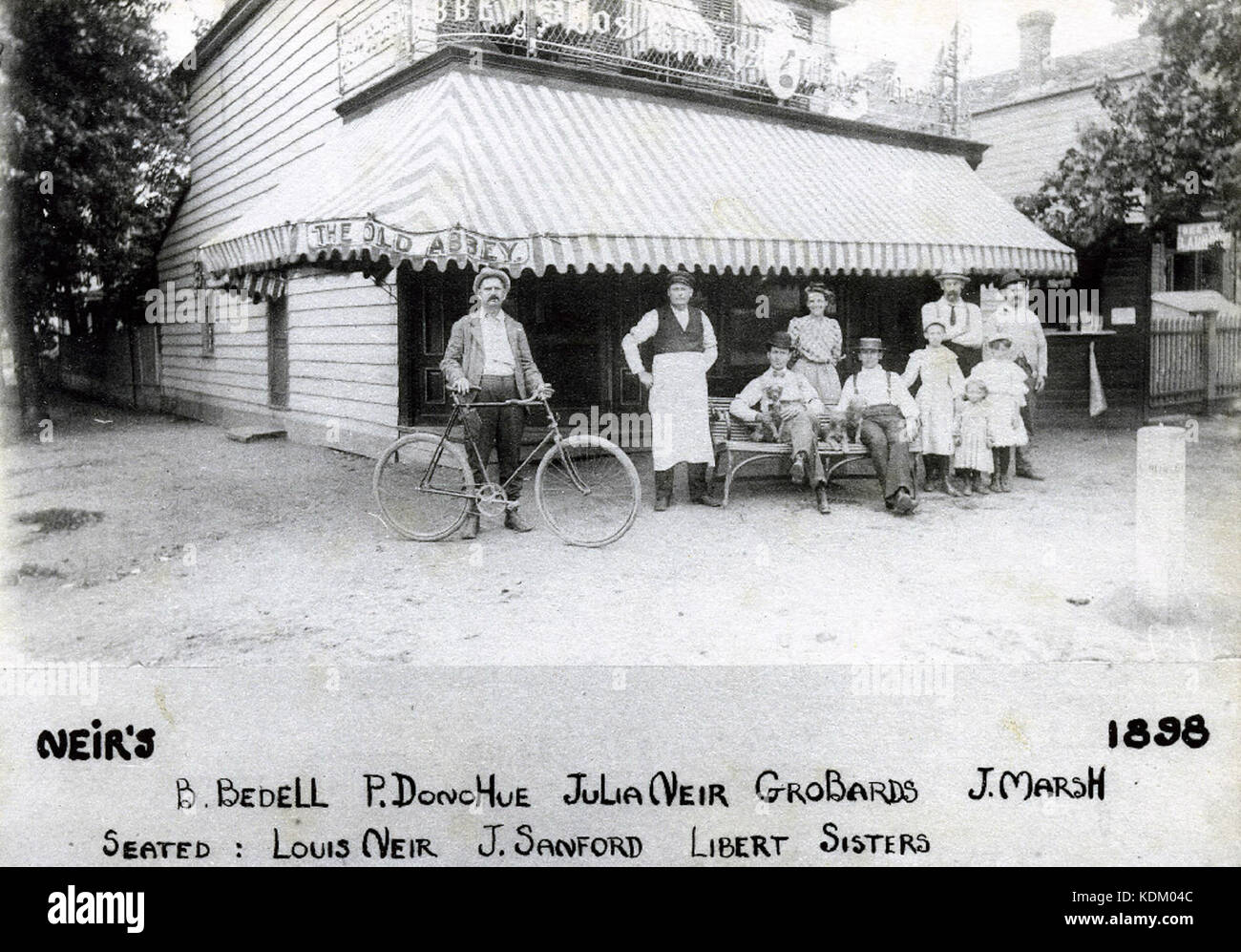 Tavern scene 1800's hi-res stock photography and images - Alamy